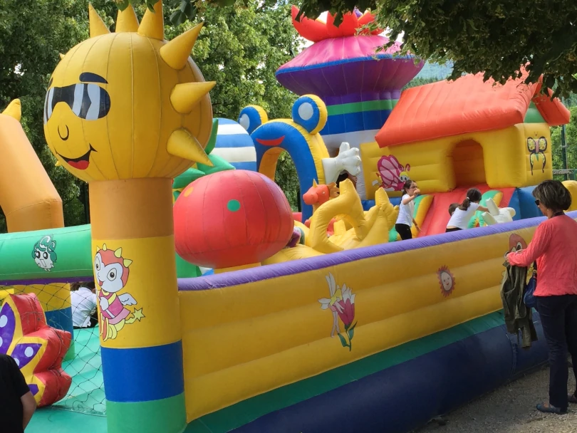 Location de jeux, parcours et châteaux gonflables à Nice
